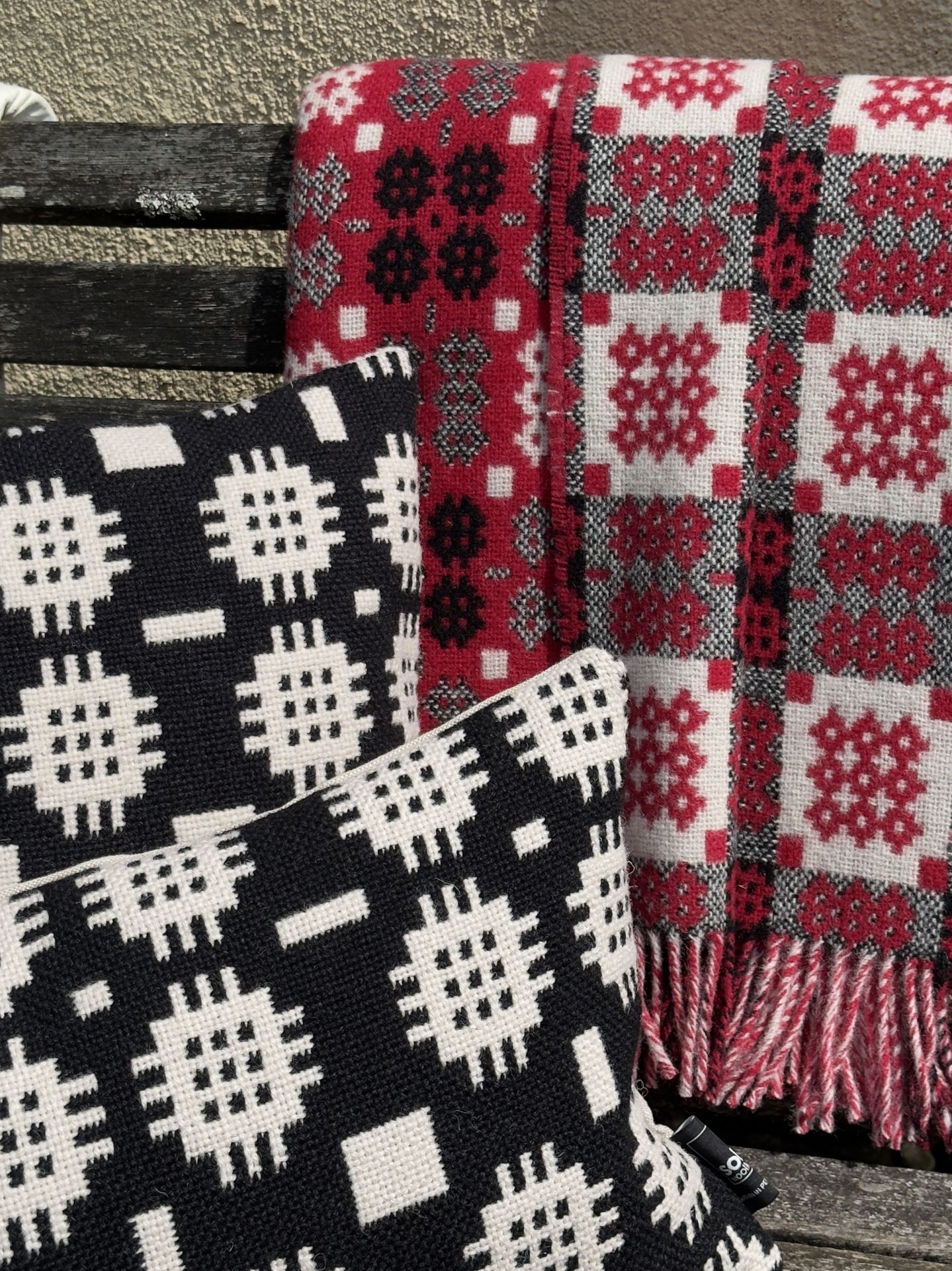Wool Tapestry Throw. Solva Woollen Mill